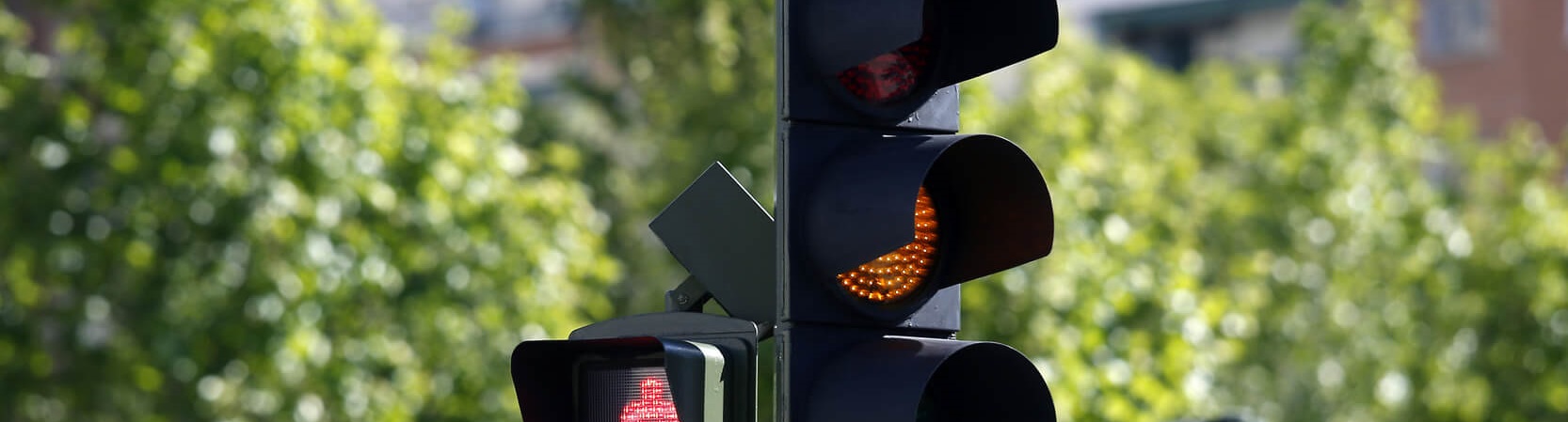 Tout savoir sur les feux tricolores - Ornikar