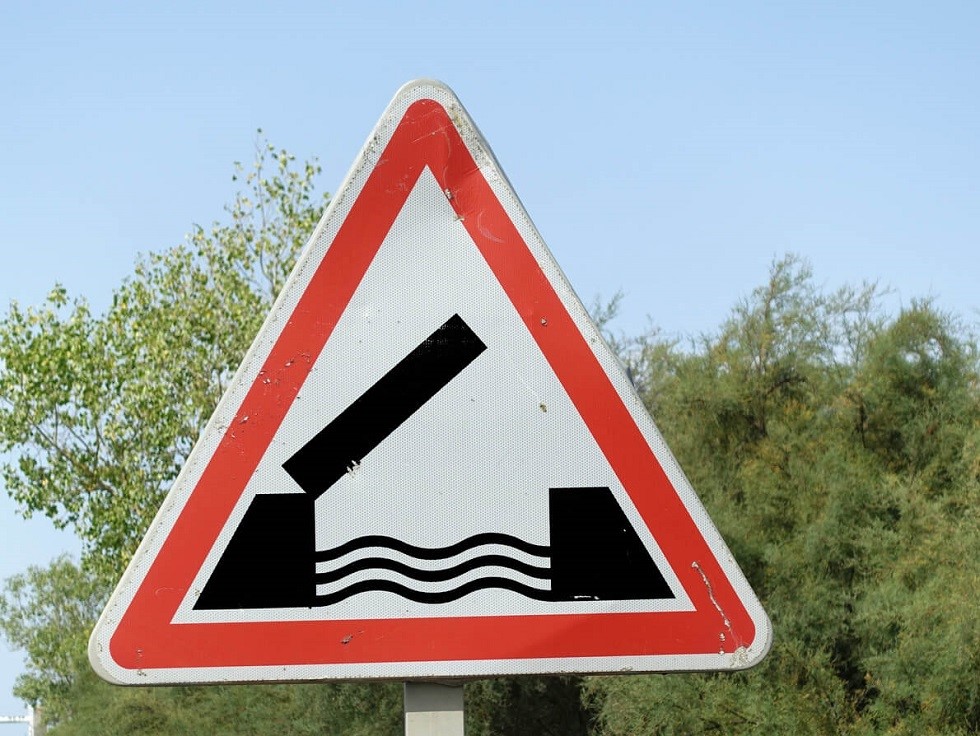 Les panneaux de danger de ponts mobiles - Ornikar