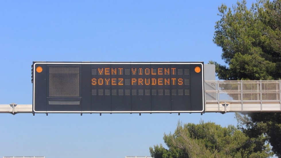 Les panneaux LED à messages dynamiques - Ornikar