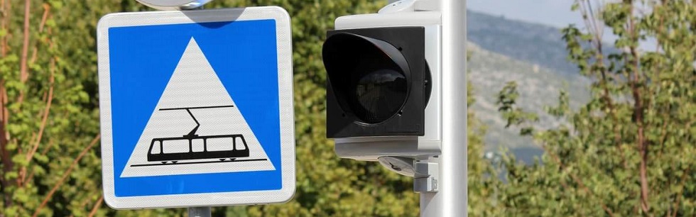 Les panneaux liés aux tramways - Ornikar